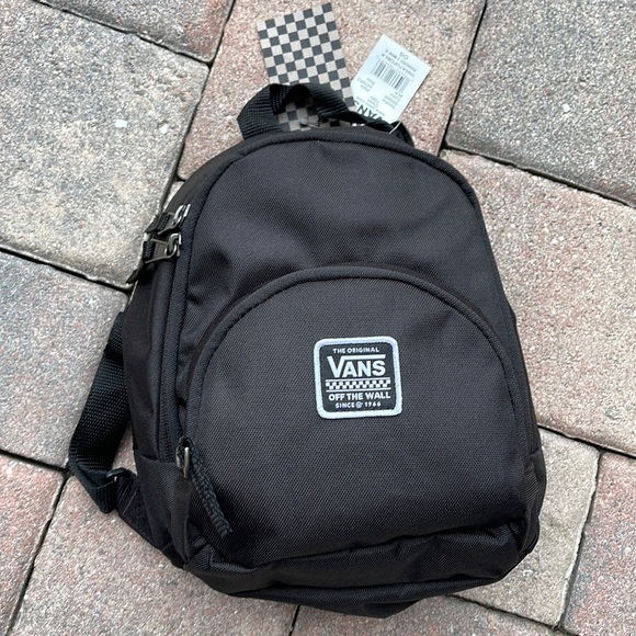Vans | Bags | Vans Girlswomen Ranged 2 Black Mini Backpack Vna7ufoblk ...